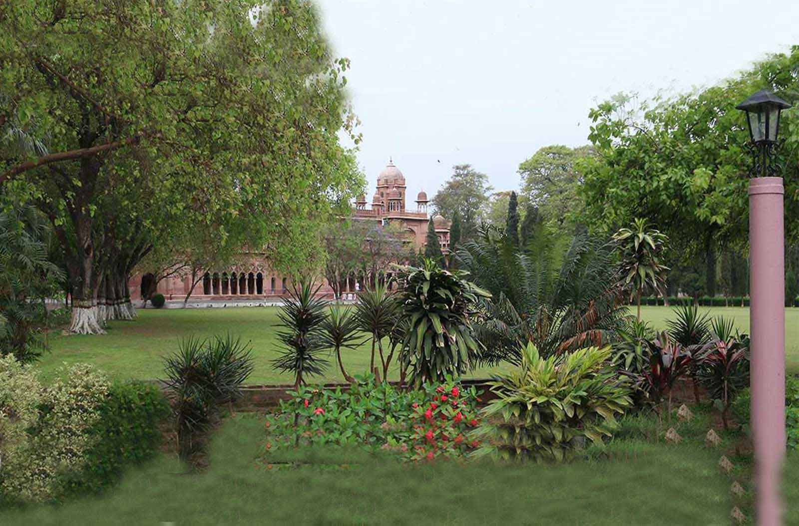 Aitchison College : Home