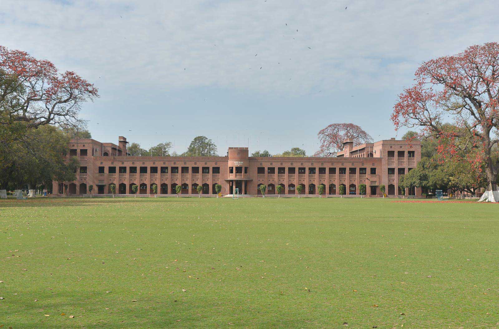 Aitchison College : Home
