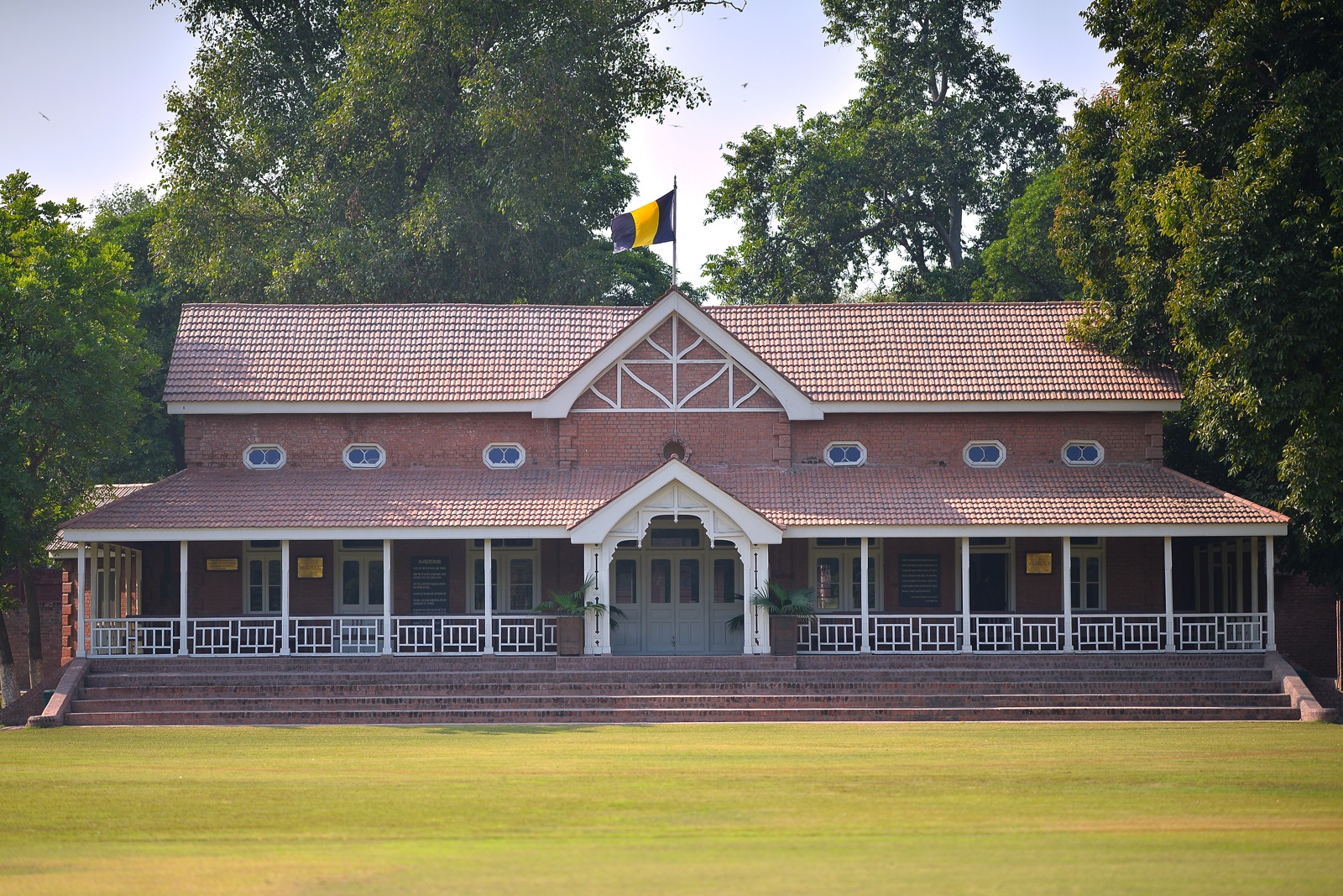 Aitchison College : Home
